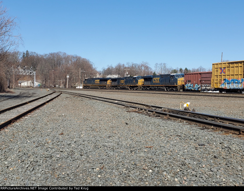 CSX 885, 66 & 751